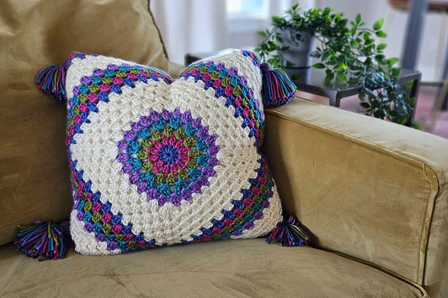 Granny's 4-Square Pillow - FREE Granny Square Crochet Pattern - Juniper ...