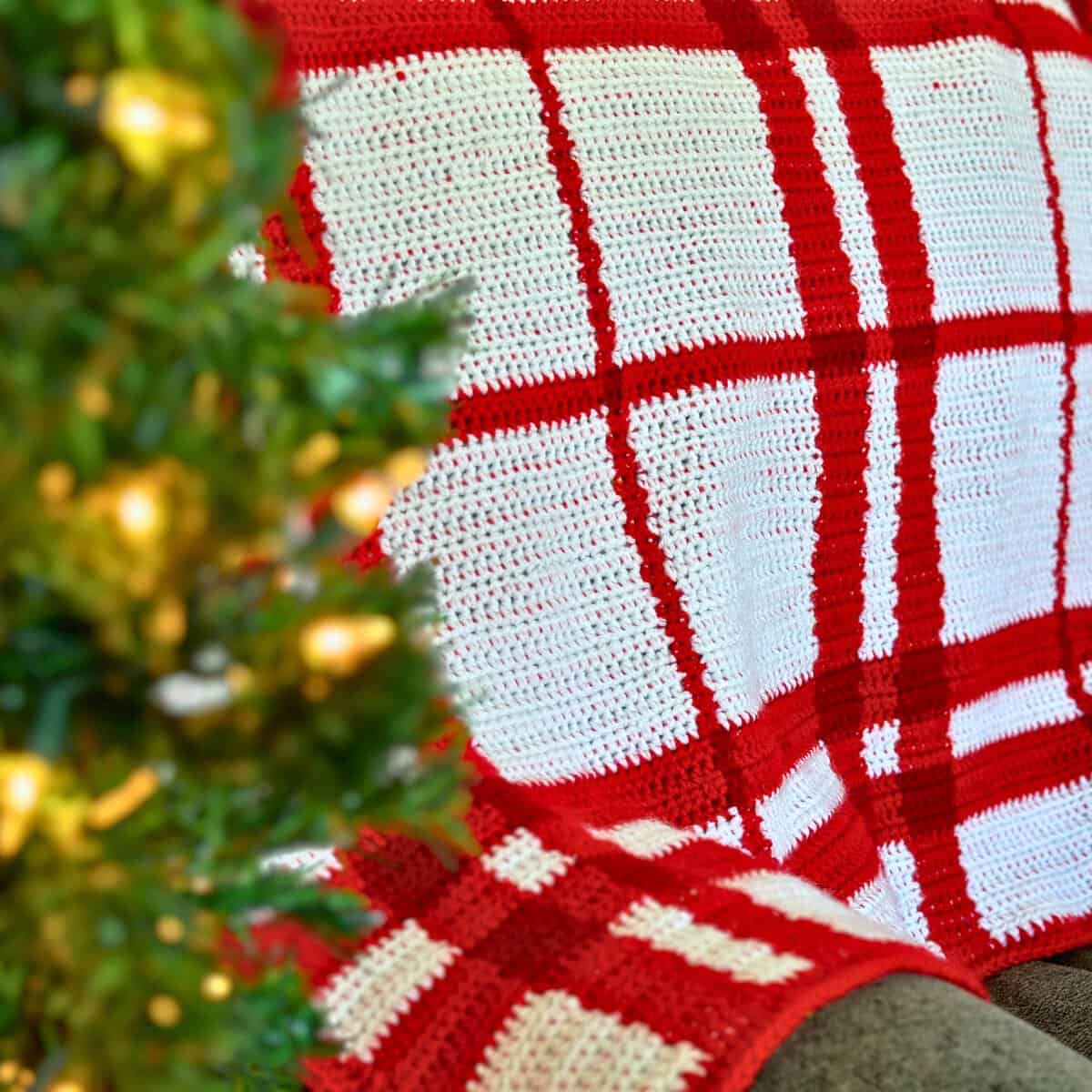 Cheery Christmas Crochet Plaid Blanket Pattern - Free - Juniper and Oakes