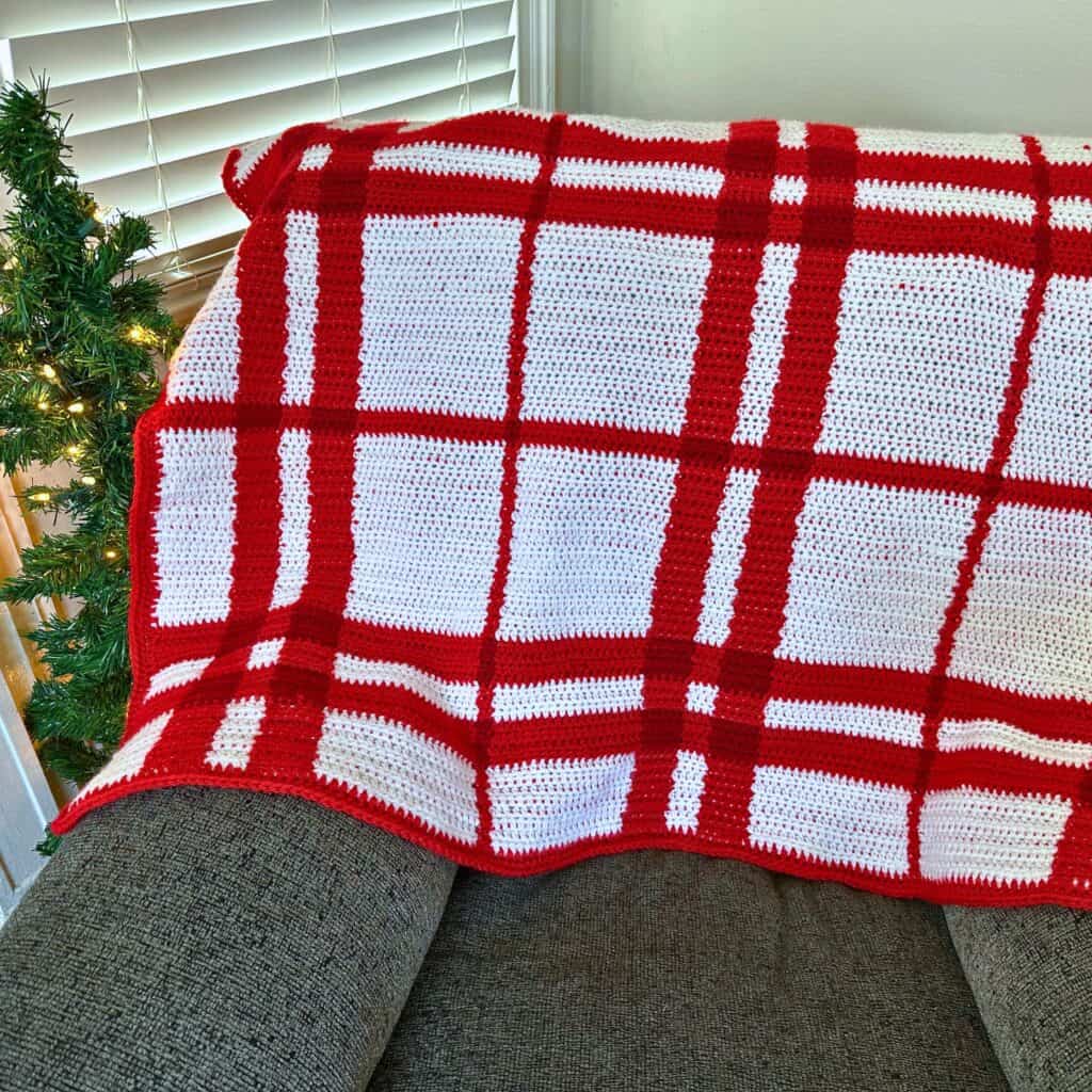 Cheery Christmas Crochet Plaid Blanket Pattern - Free - Juniper and Oakes